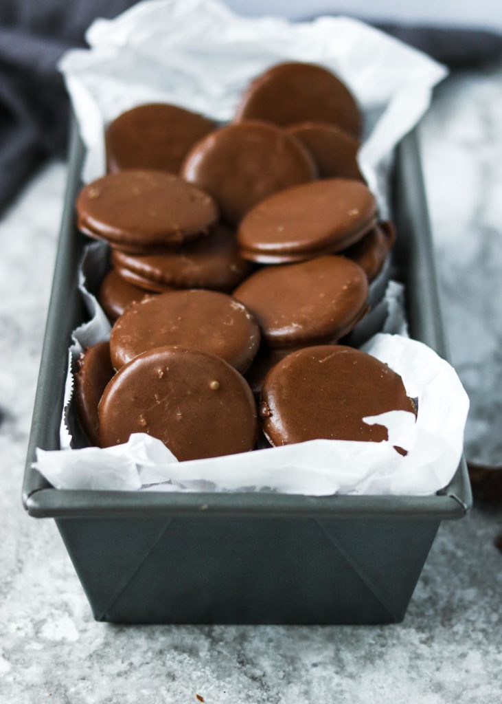 3-Ingredient Copycat Thin Mint Cookies - Mom's Dinner