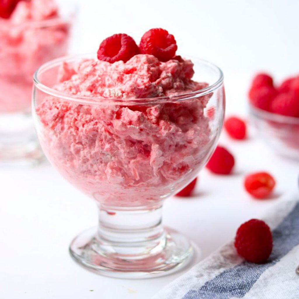 4 Ingredient Raspberry Jello Salad - Mom's Dinner