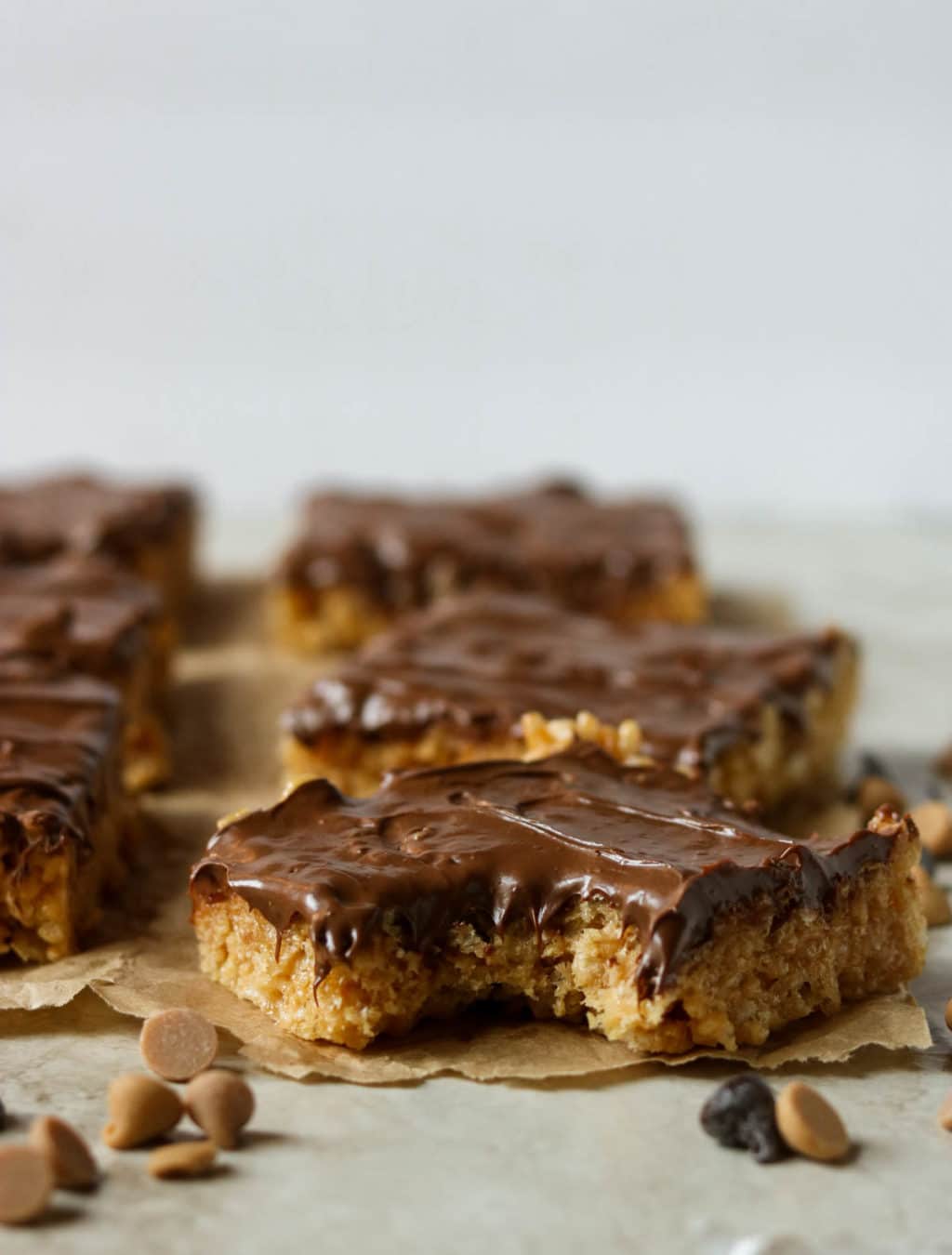 Classic Scotcheroos- easy 6 ingredient recipe | Mom's Dinner