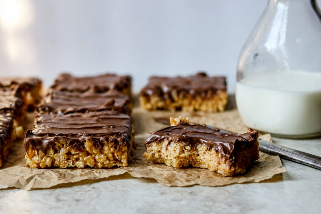 Foolproof Chewy Scotcheroos Recipe - Mom's Dinner