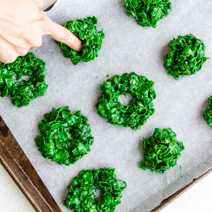 Cornflake Wreaths Recipe | A great Christmas cookie | Mom's Dinner