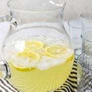 Perfect Fresh Lemonade | 3 Simple Ingredients - Mom's Dinner