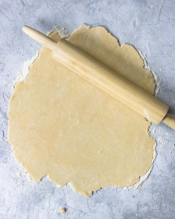 Flaky Pie Crust with Vodka | 7 simple ingredients - Mom's Dinner