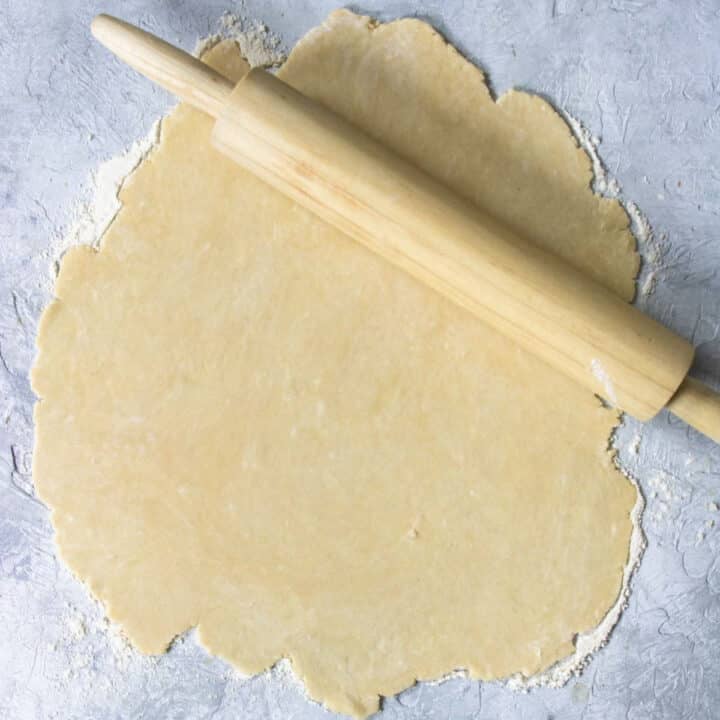 Flaky Pie Crust with Vodka | 7 simple ingredients - Mom's Dinner