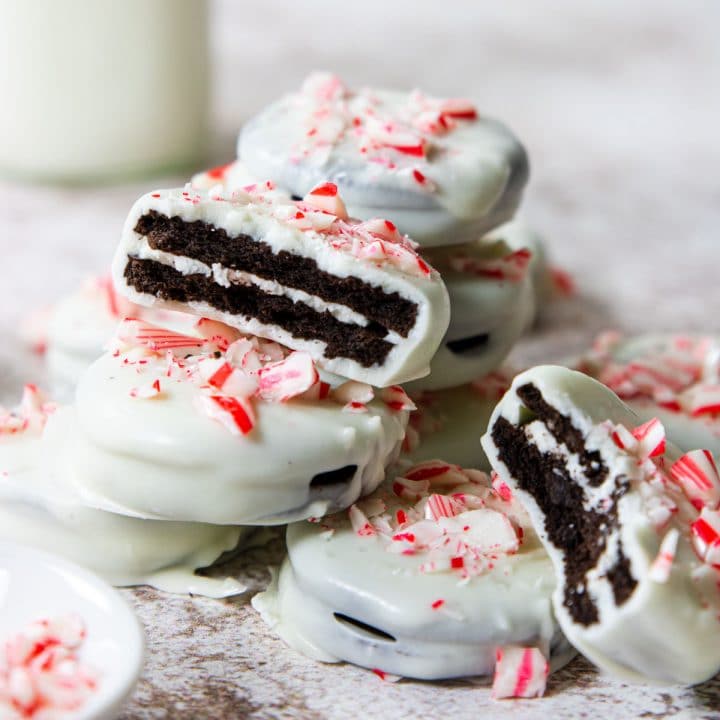 Homemade Peppermint Bark Oreos | Just 4 ingredients! - Mom's Dinner