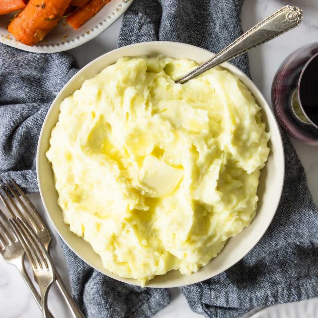 The BEST Yukon Gold Mashed Potatoes + VIDEO | Tons of flavor